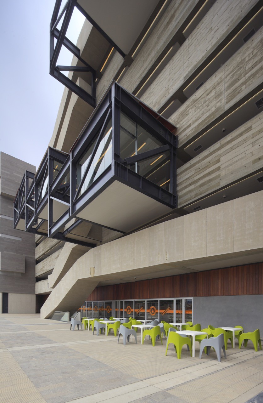 Galería de Edificio de Aulas de Ingeniería y Ciencias PUCP / Llosa ...