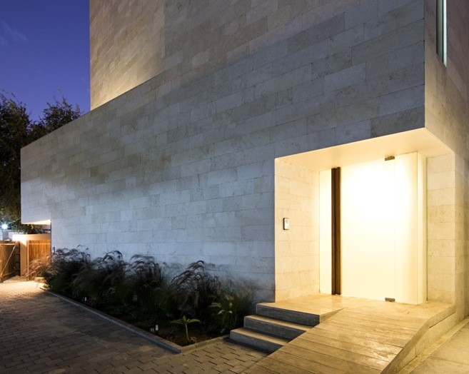 Gallery of Box House I / Massive Order - 7