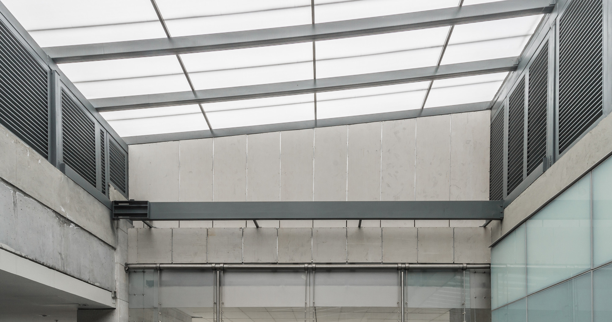 Gallery of Camber of Commerce Building in Chapinero / Daniel Bonilla ...