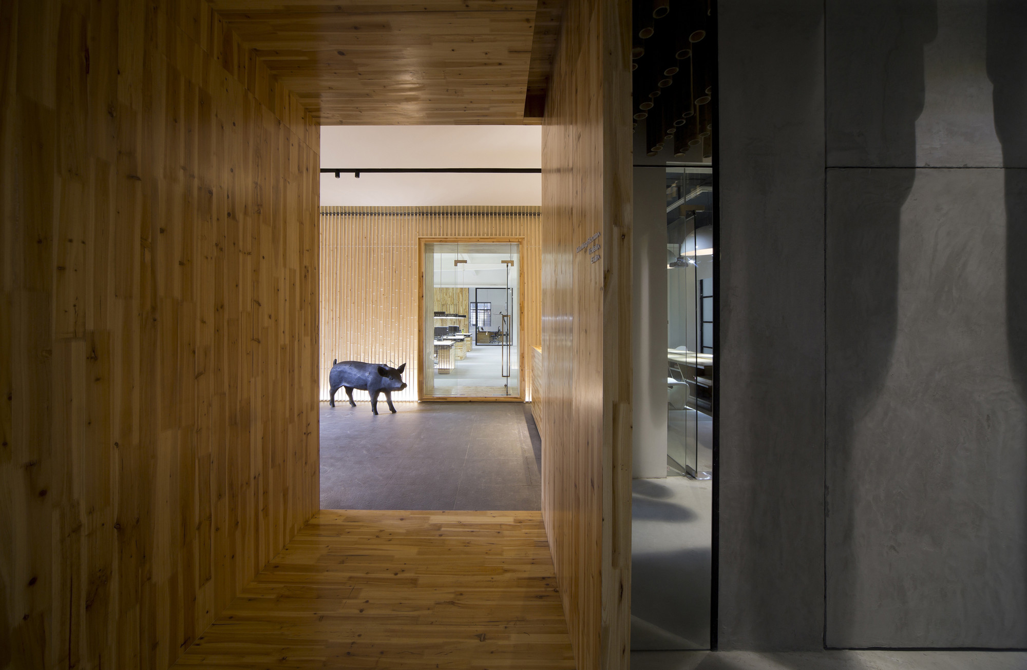 Gallery of C&C Design Creative Headquarters / C&C Design - 12