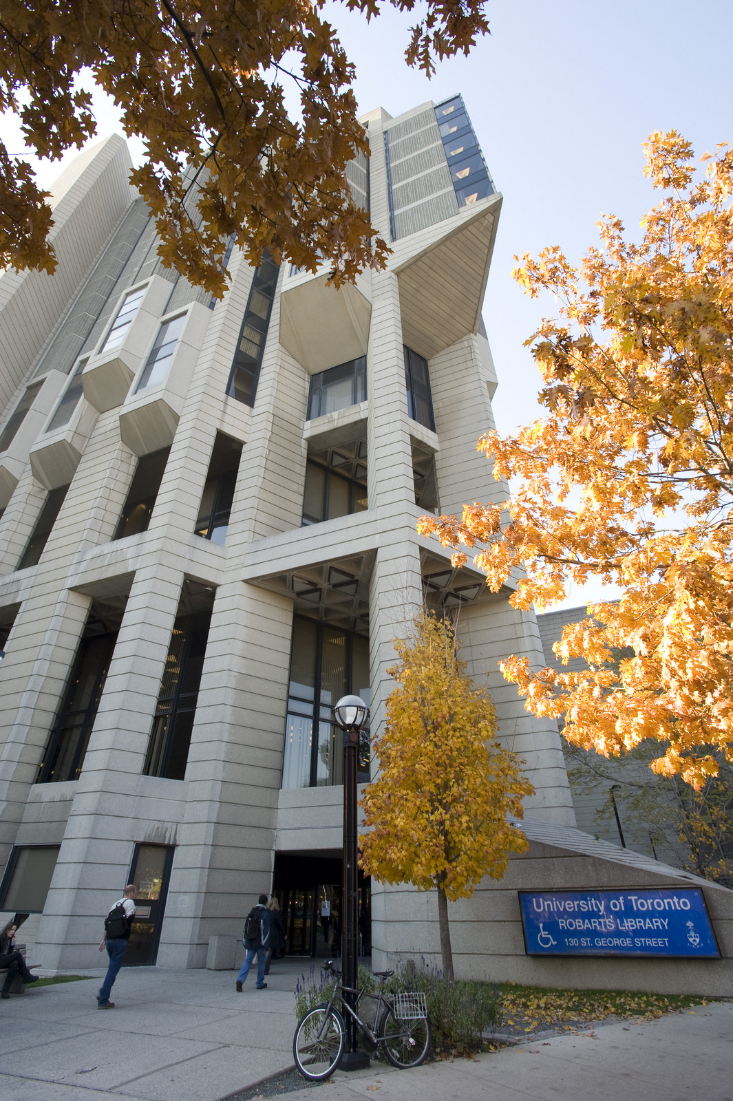 Gallery of AD Classics: Robarts Library / Warner, Burns, Toan & Lunde - 2