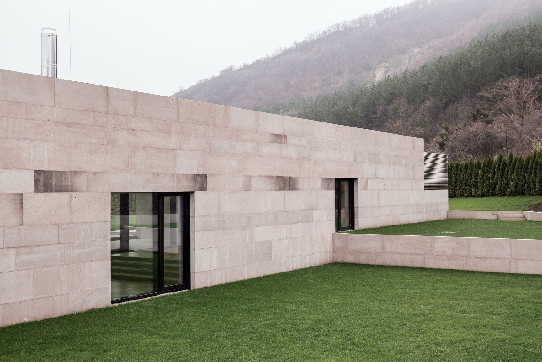 Gallery of Slight Slope Long House / I/O Architects - 14