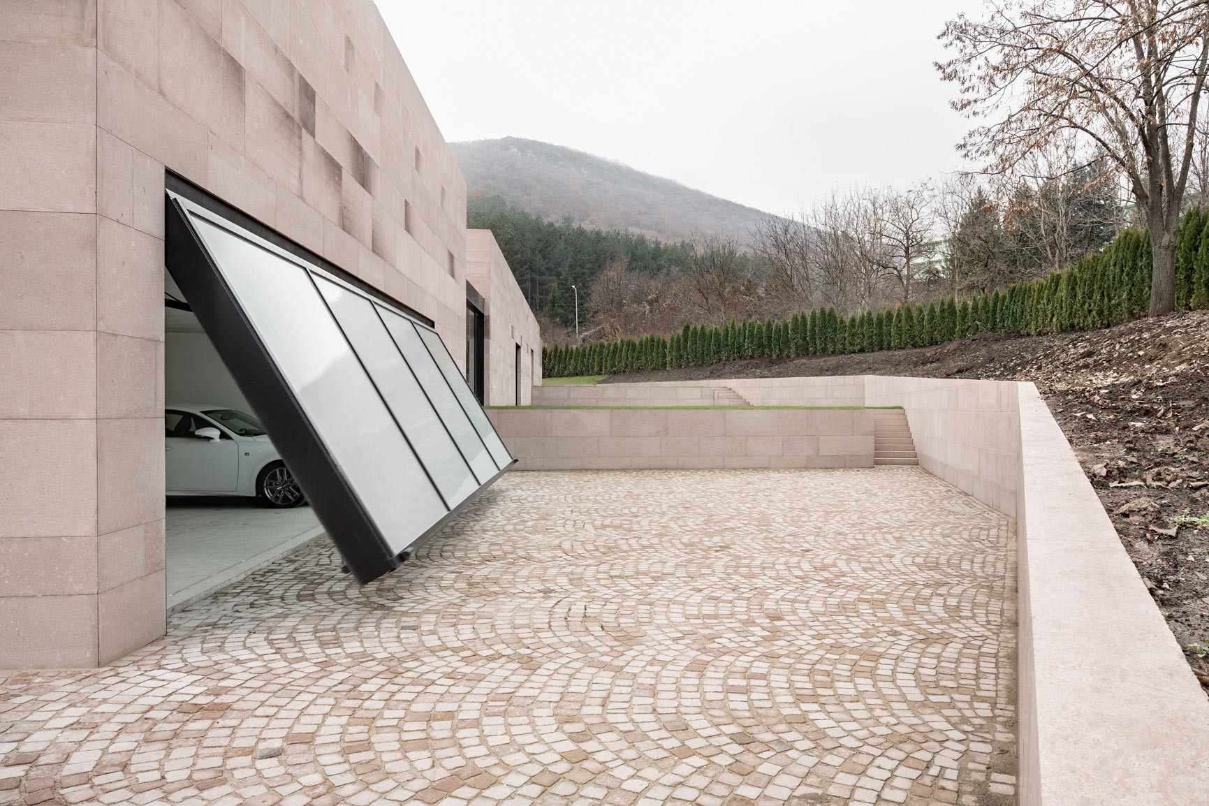 Gallery of Slight Slope Long House / I/O Architects - 13