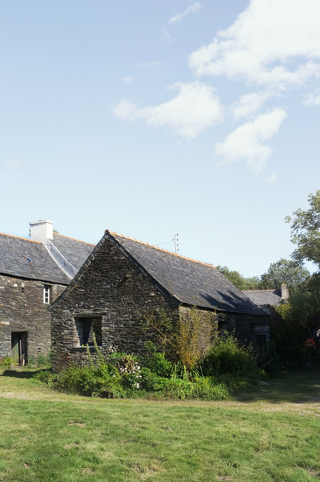 Gallery of An Old Breton Barn Converted into an Artist Studio / Modal ...