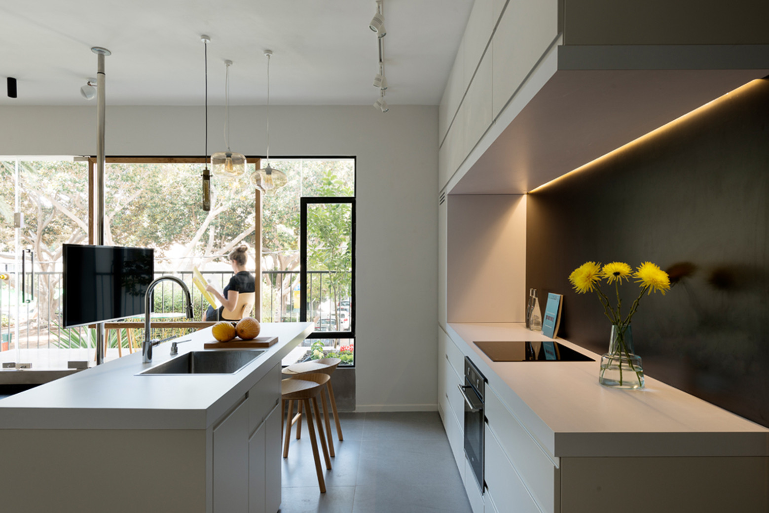 Gallery of Apartment in Tel Aviv / Amir Navon-Studio 6B, Maayan Zusman ...