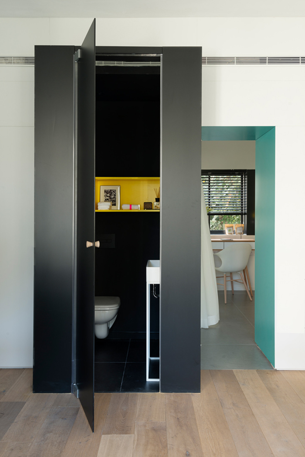 Gallery of Apartment in Tel Aviv / Amir Navon-Studio 6B, Maayan Zusman ...