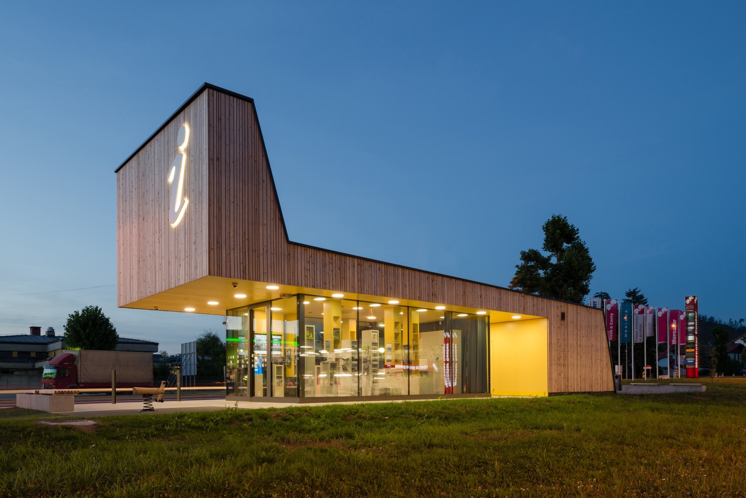 Tourist Information Centre Postojna / studio stratum | Building of the ...