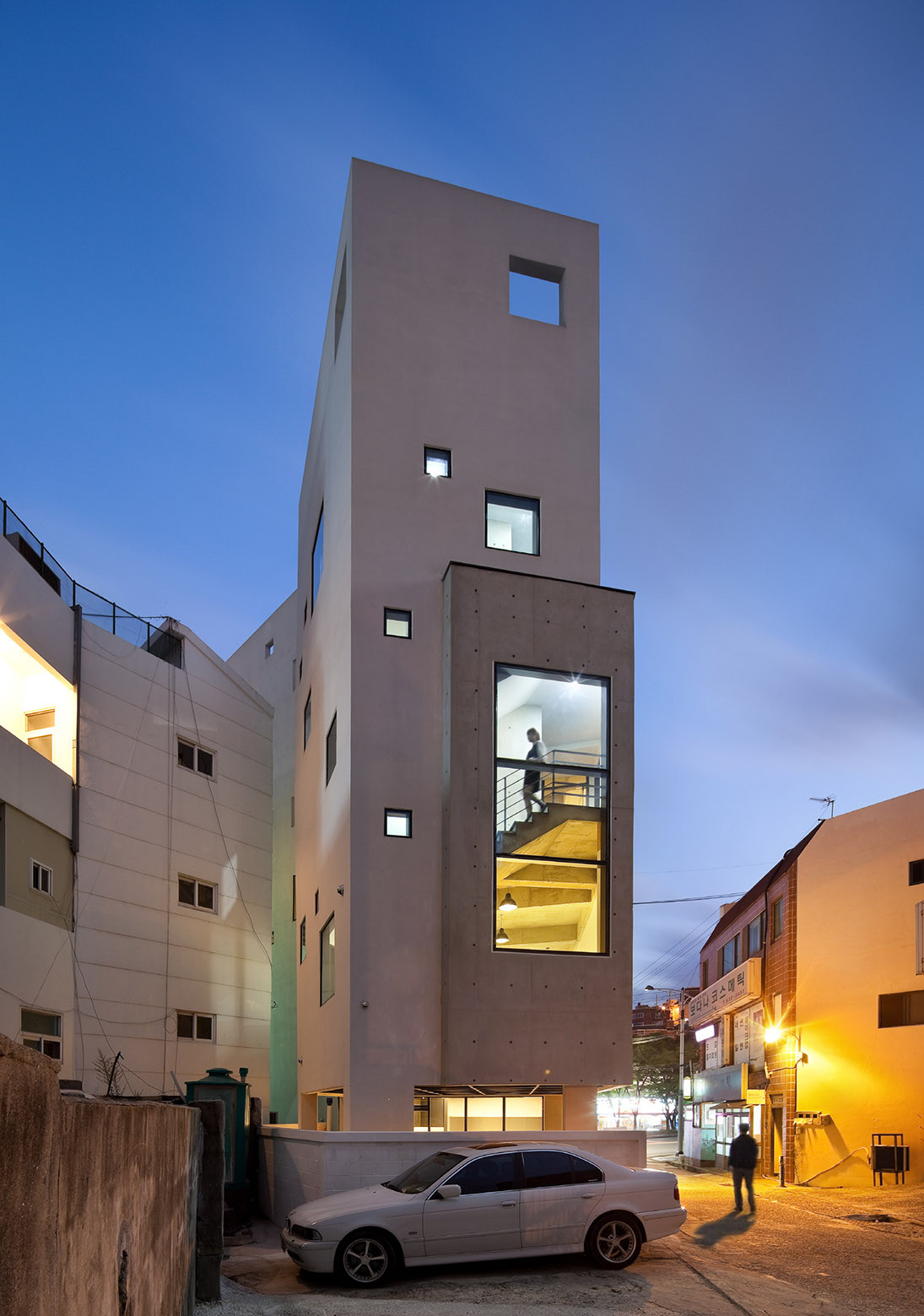 Gallery of O+A Building / Architects Group RAUM - 12