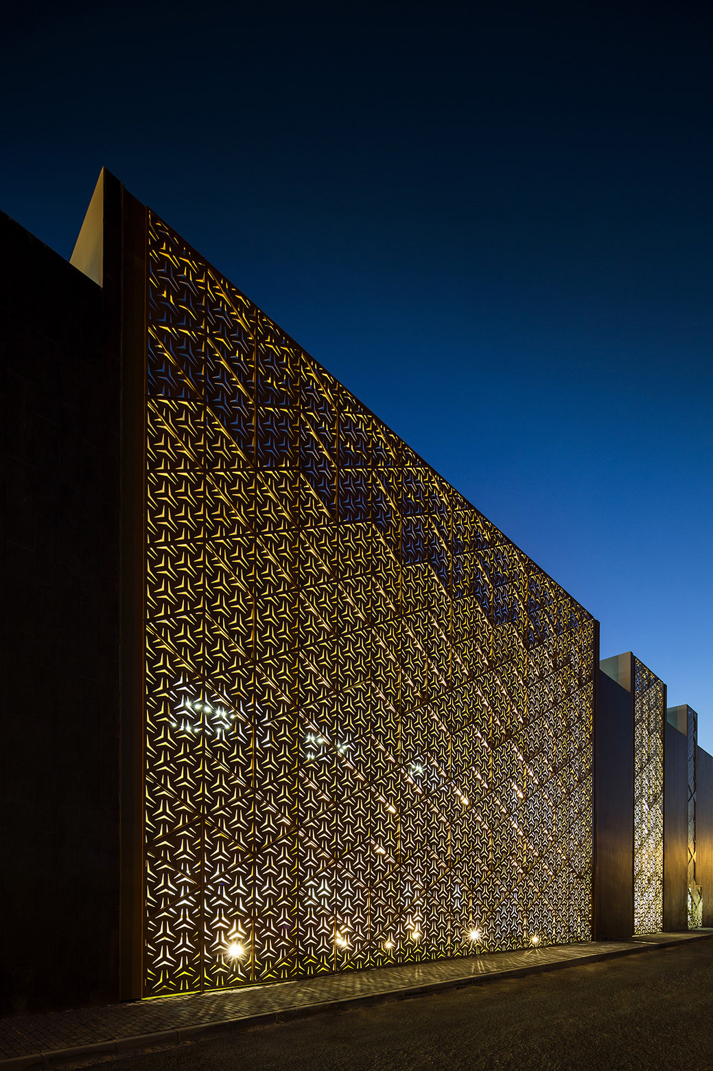 Gallery of Ali Mohammed T. Al-Ghanim Clinic / AGi architects - 5