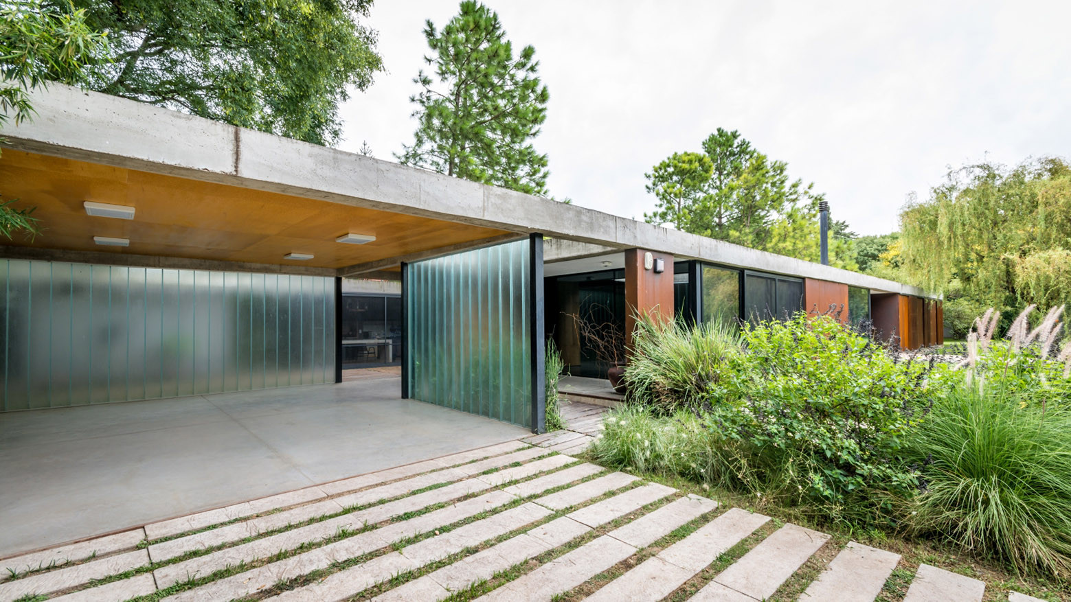 Gallery of Linear House / Roberto Benito - 9