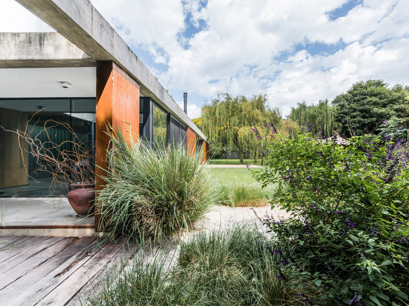 Gallery of Linear House / Roberto Benito - 10