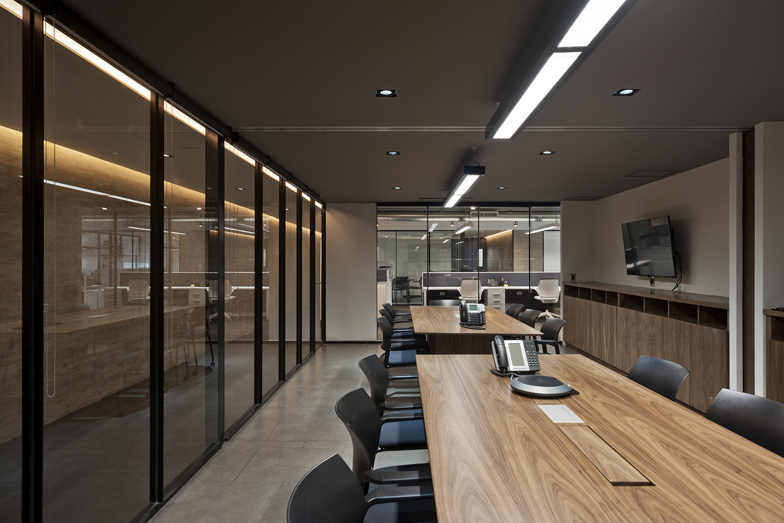Galería de Oficinas Ravago–Muehlstein Mexico / Eli Neumann Arquitectos ...