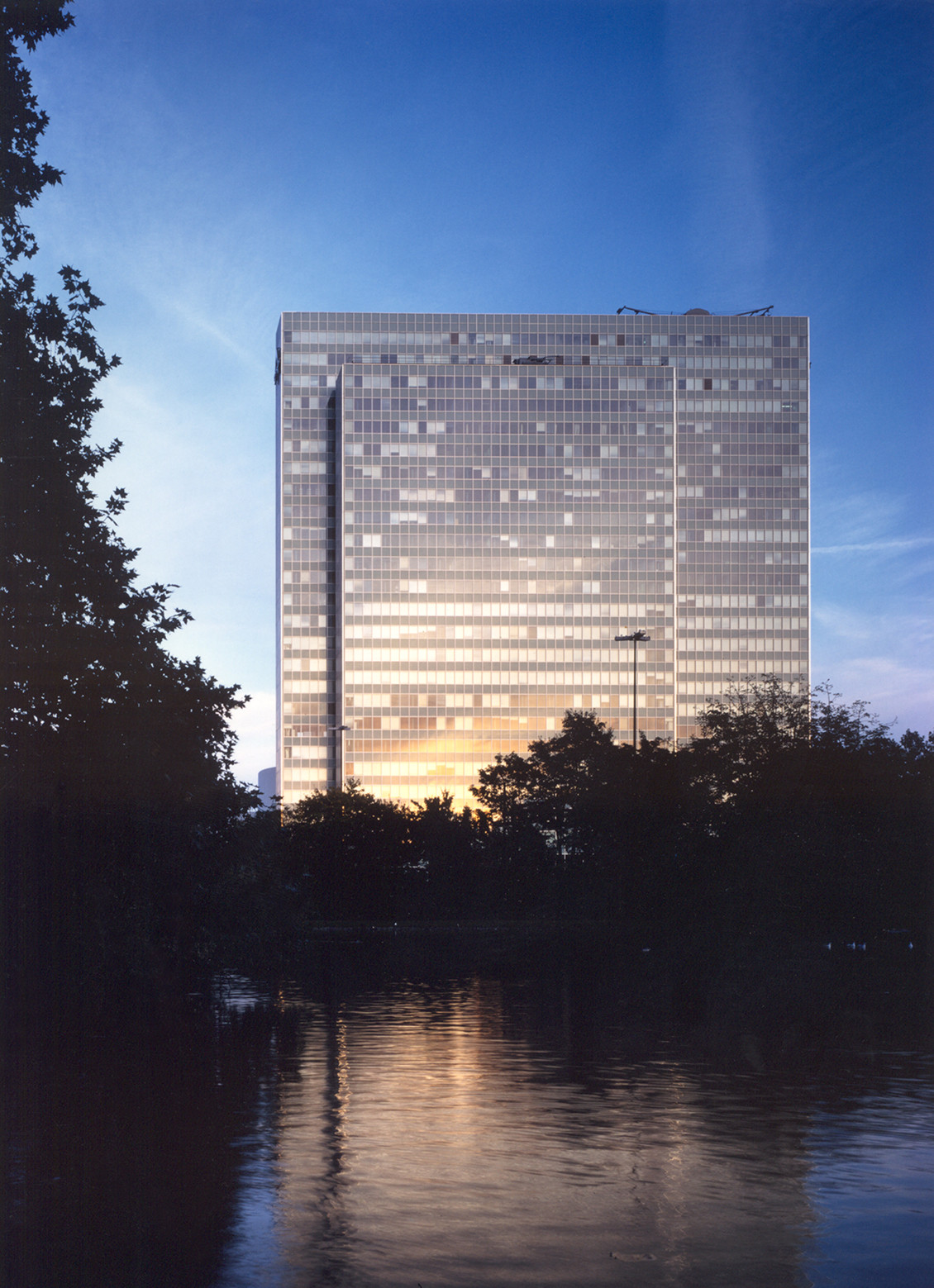 Gallery of Dreischeibenhaus / HPP Architects - 2