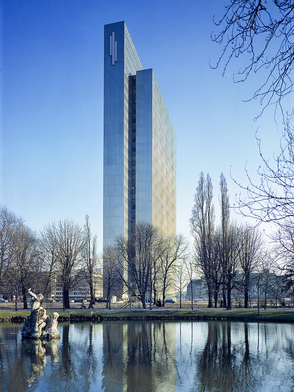 Gallery of Dreischeibenhaus / HPP Architects - 4