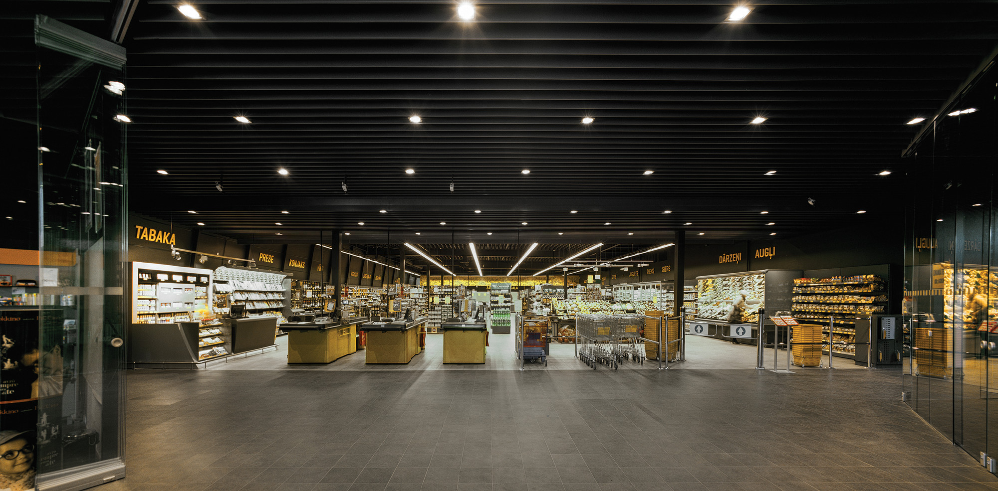 Gallery of TOP store / ARHIS ARHITEKTI - 2