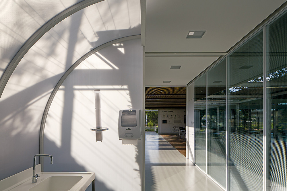 Gallery of Eco Commercial Building / LoebCapote Arquitetura e Urbanismo ...