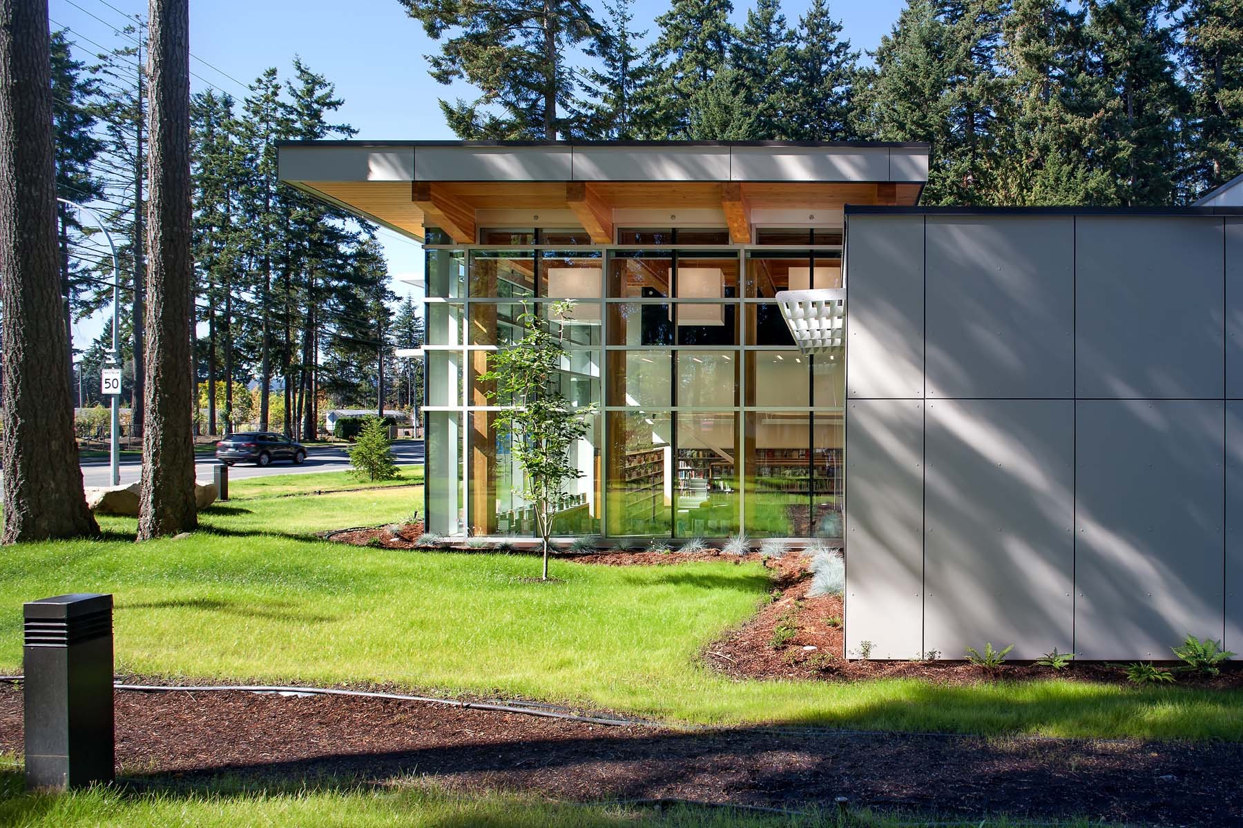 Gallery of Vancouver Island Regional Library / Low Hammond Rowe ...