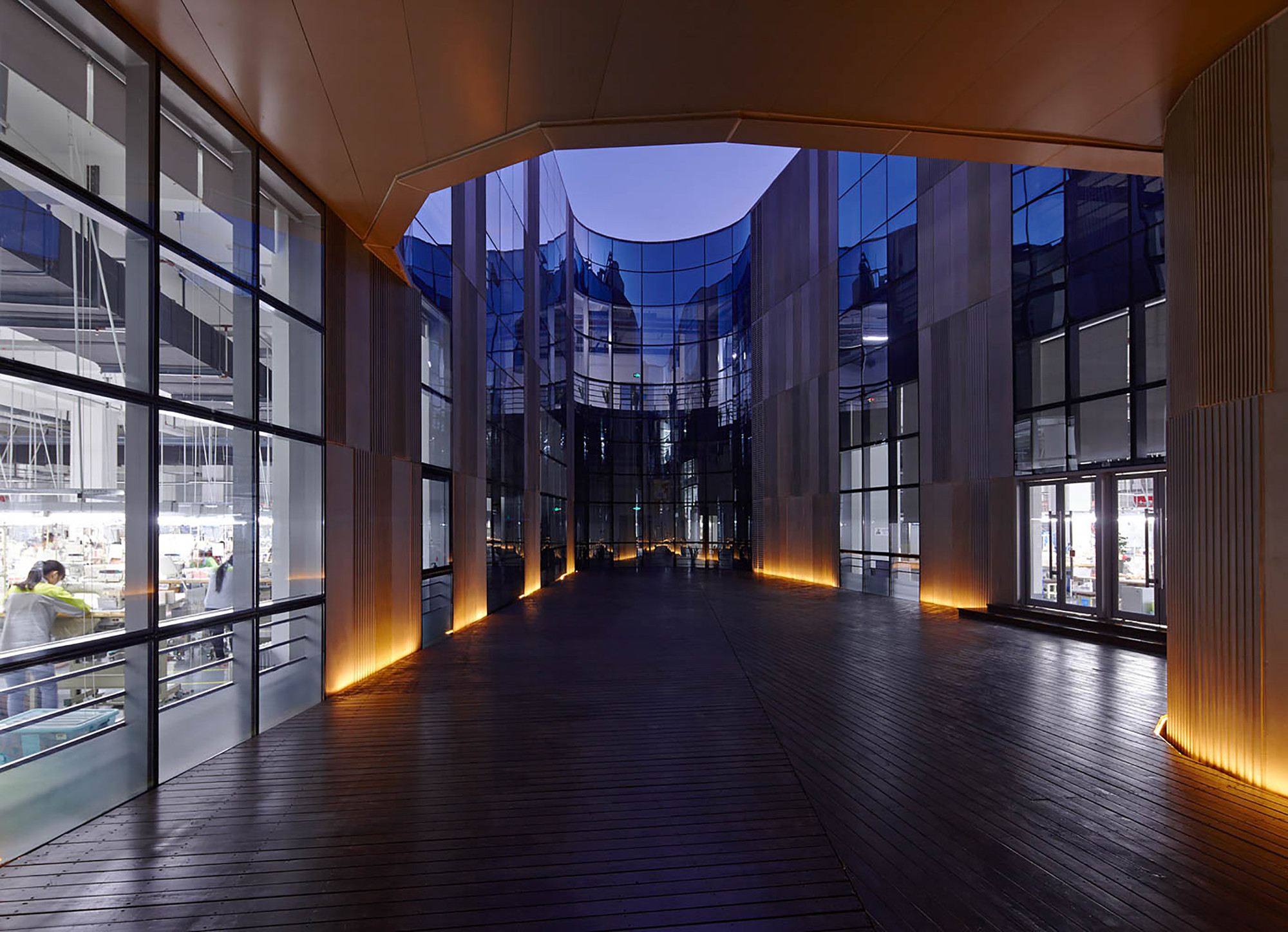 Gallery of Aimer Fashion Factory / Crossboundaries - 13