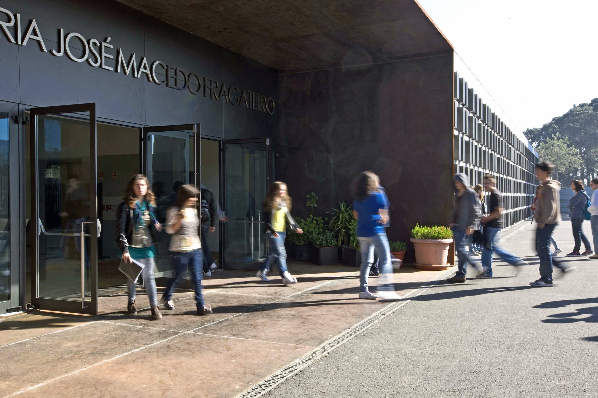 Gallery of José Macedo Fragateiro Secondary School / Atelier d ...