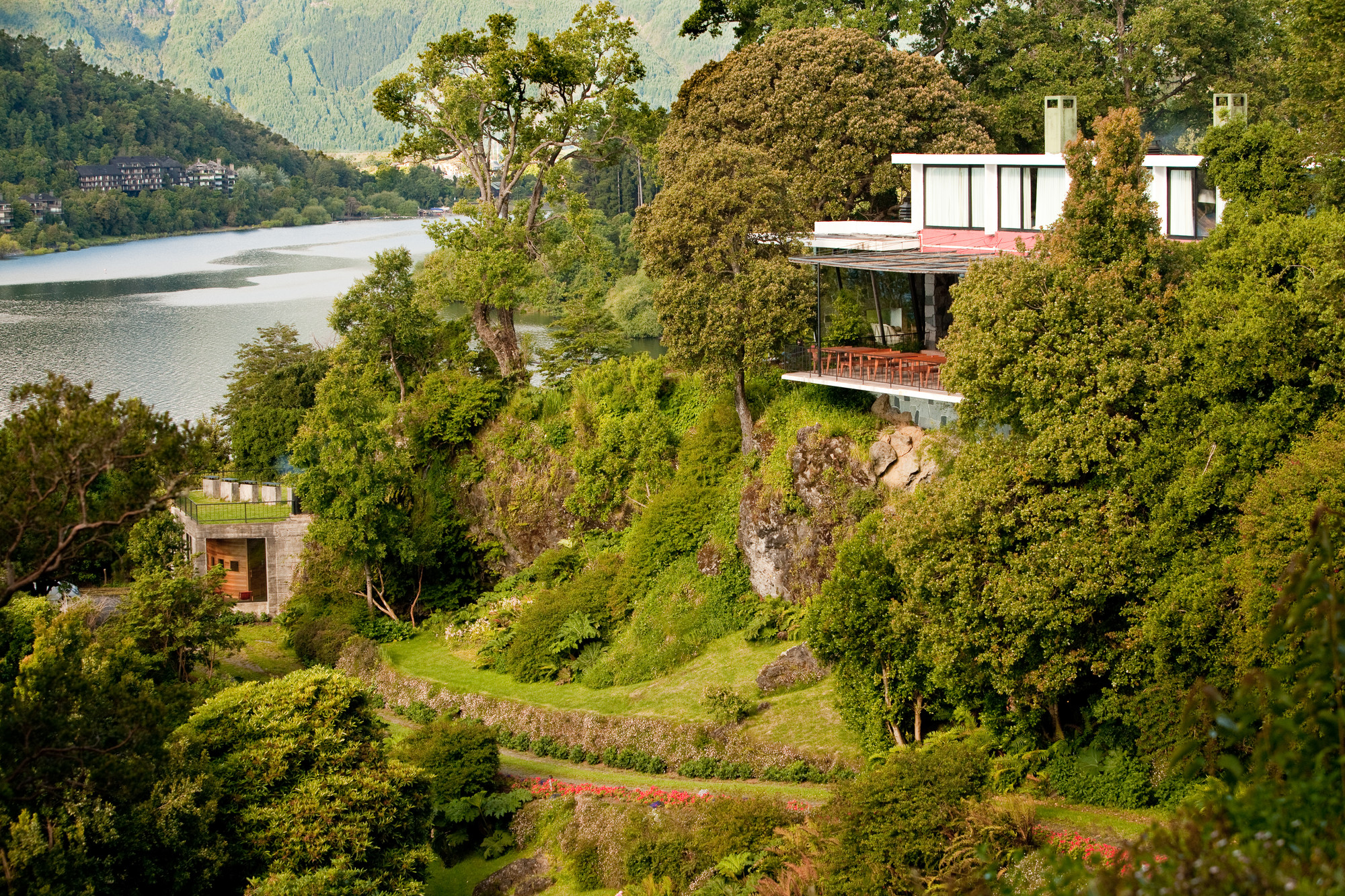 Galería de Clásico de Arquitectura: Hotel Antumalal / Jorge Elton - 4