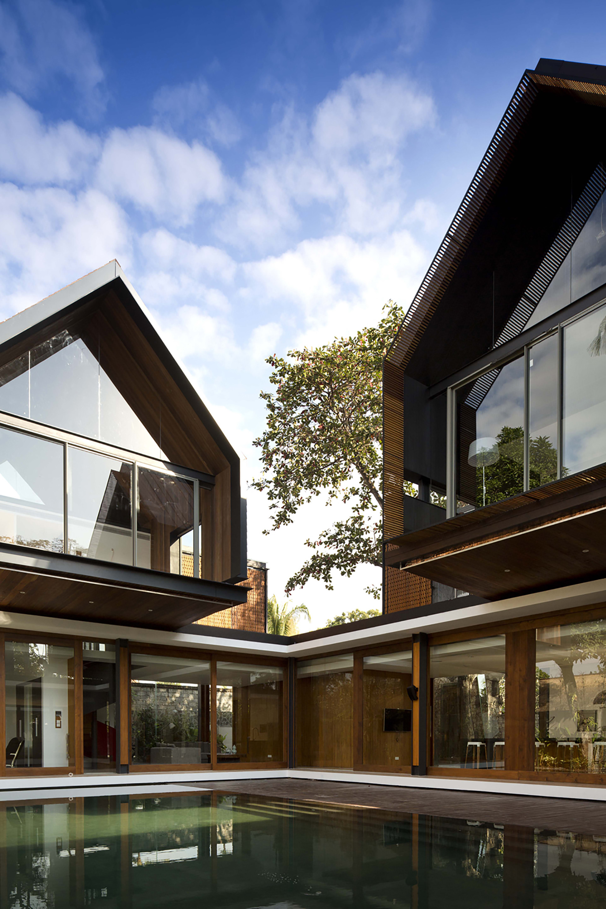 Gallery of Svarga Residence / RT+Q Architects - 2