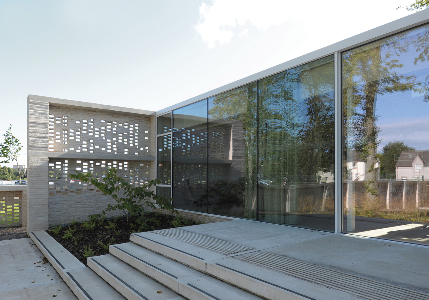 Gallery of Maggie's Lanarkshire / Reiach and Hall Architects - 4