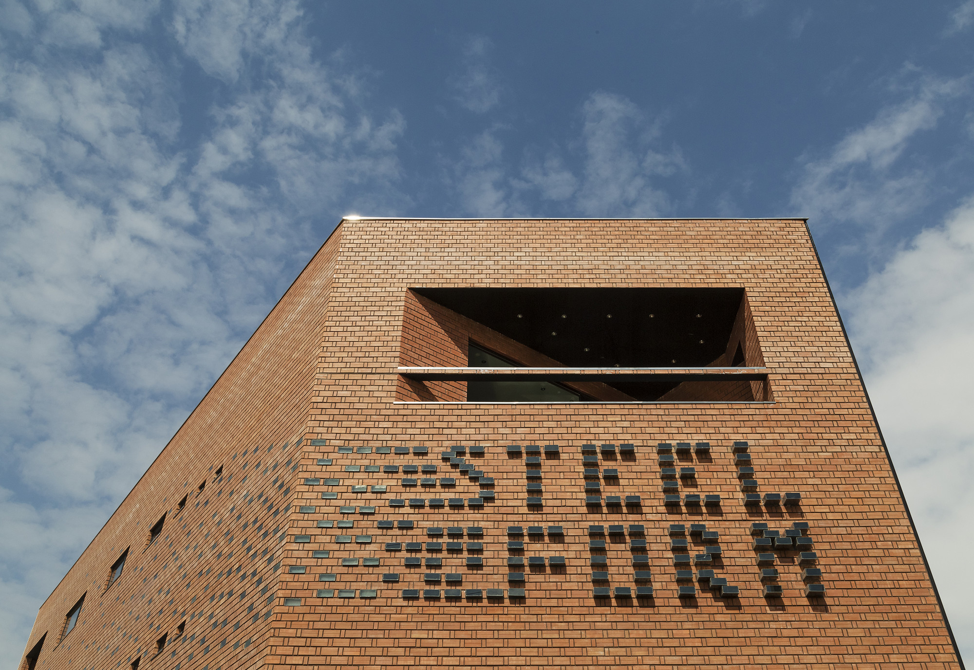 Gallery of Aperture / Admun Design & Construction Studio - 3