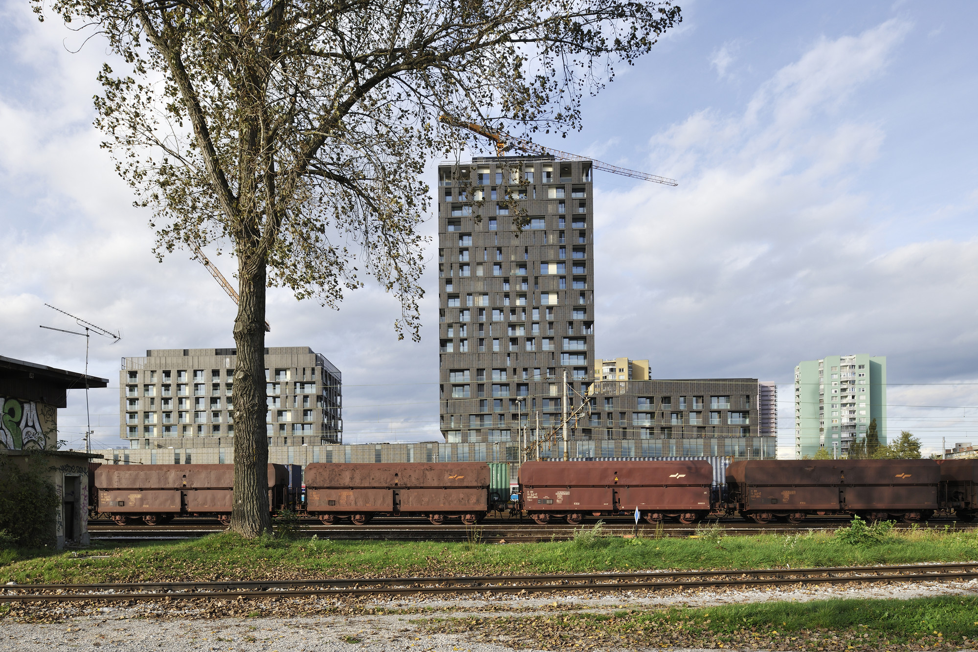 Gallery of Situla Housing and Office Complex / Bevk Perovic - 7