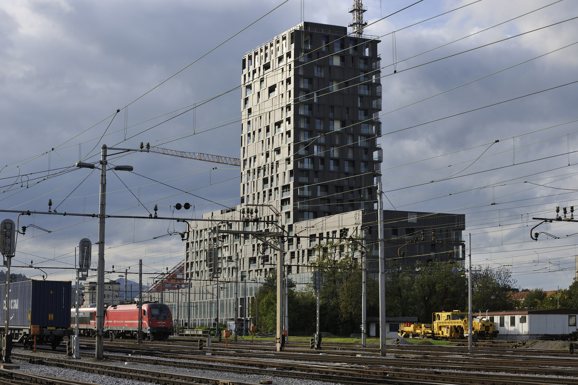 Gallery of Situla Housing and Office Complex / Bevk Perovic - 12