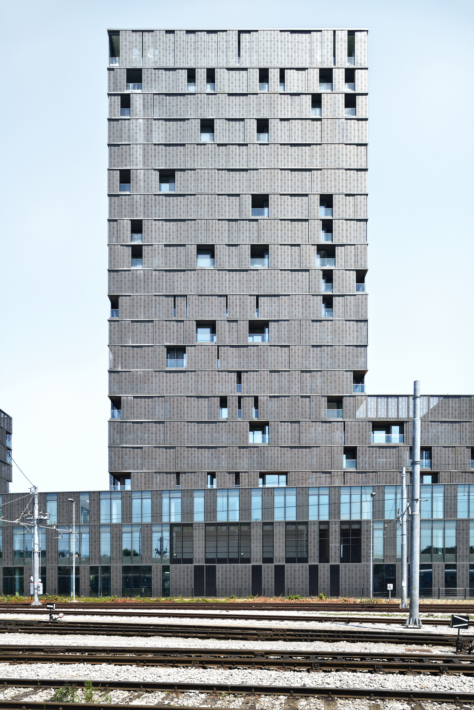 Gallery of Situla Housing and Office Complex / Bevk Perovic - 16