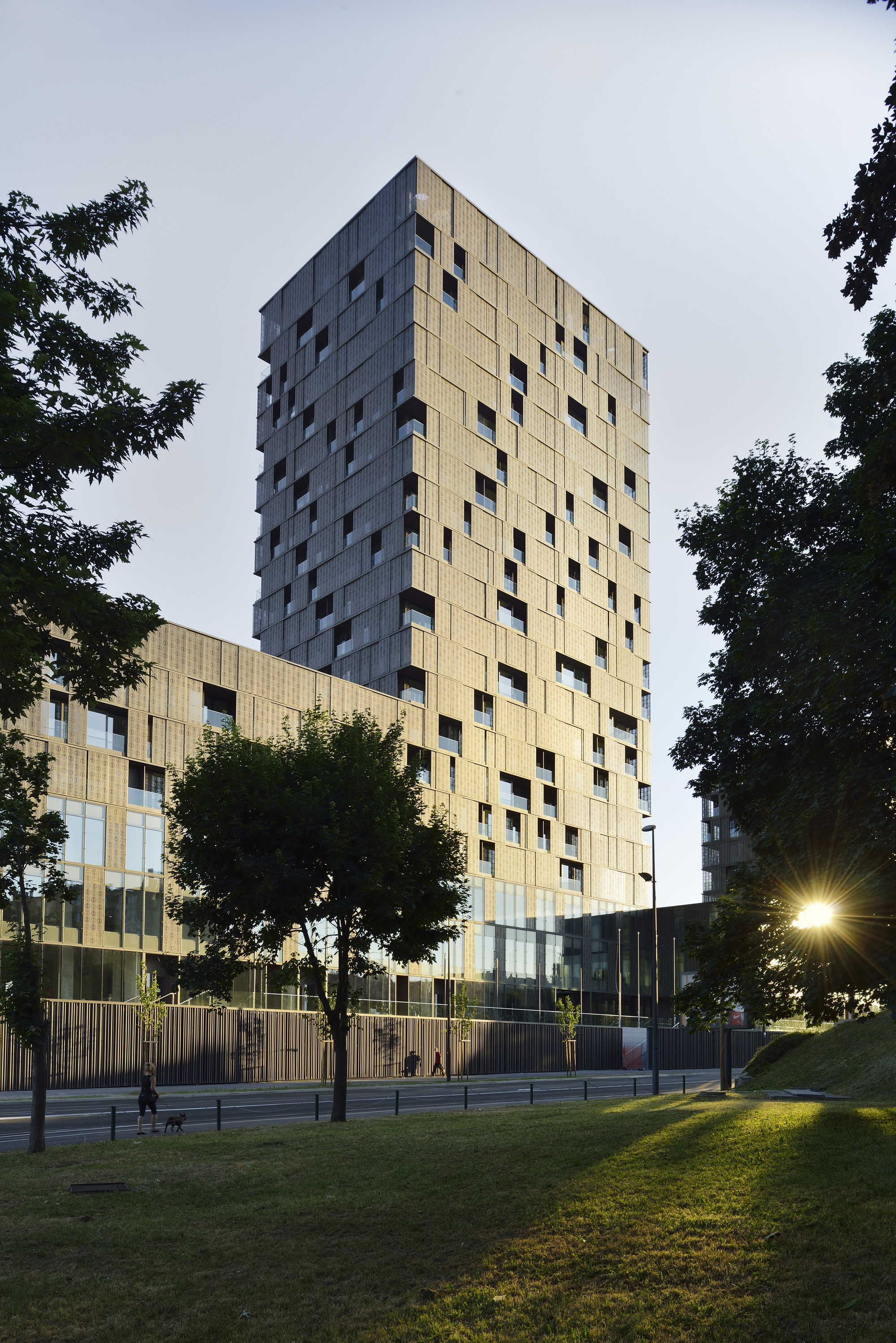 Gallery of Situla Housing and Office Complex / Bevk Perovic - 21