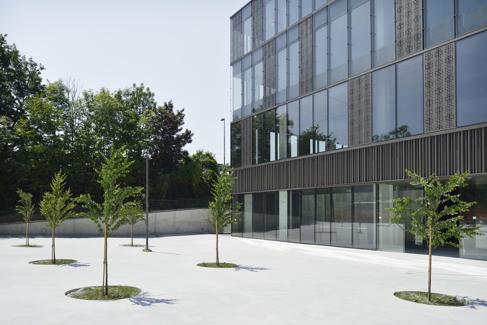 Gallery of Situla Housing and Office Complex / Bevk Perovic - 20