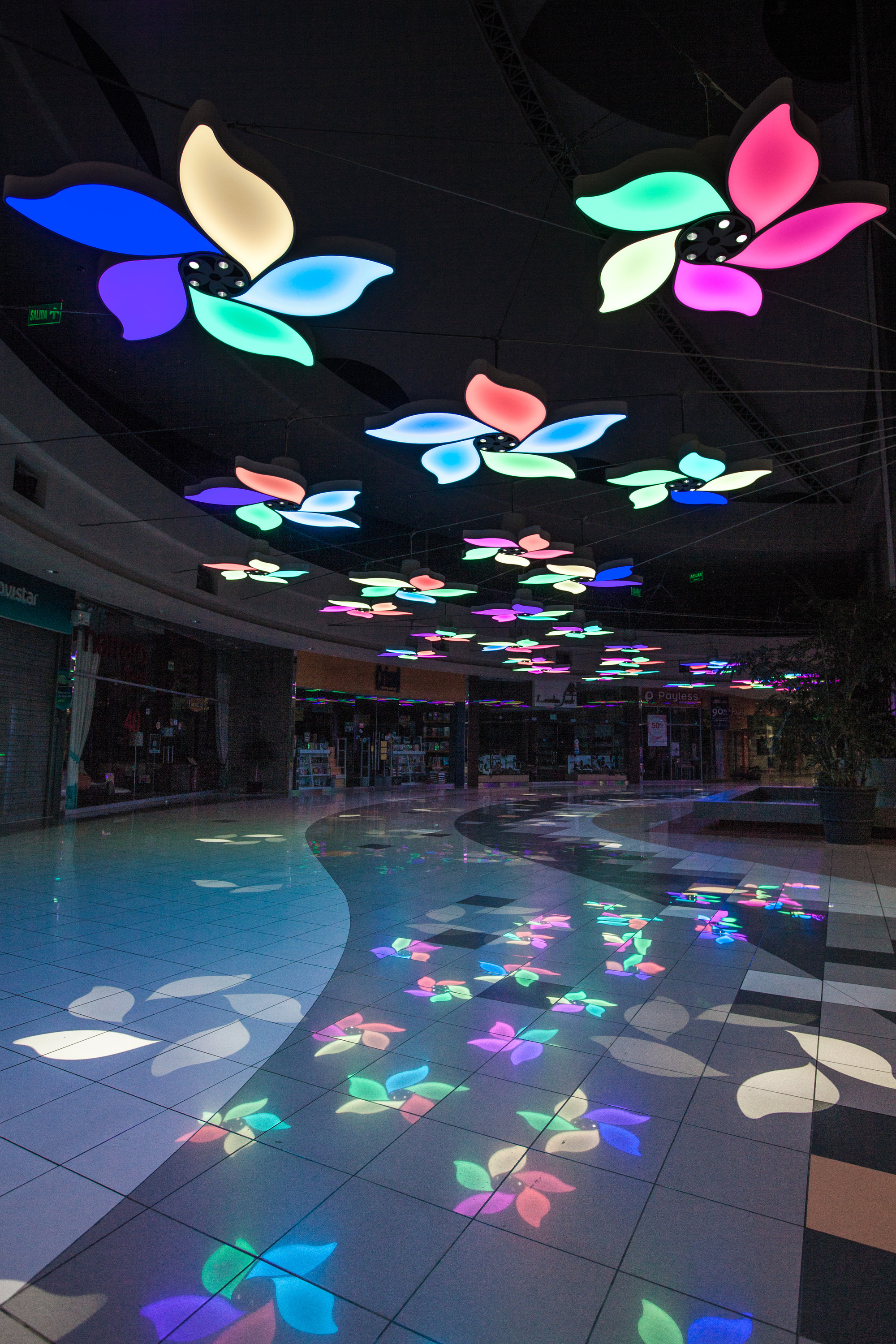 Galería de Light Garden, un paisaje interactivo de luz por Nicholas Cheung y Claudia Paz - 11