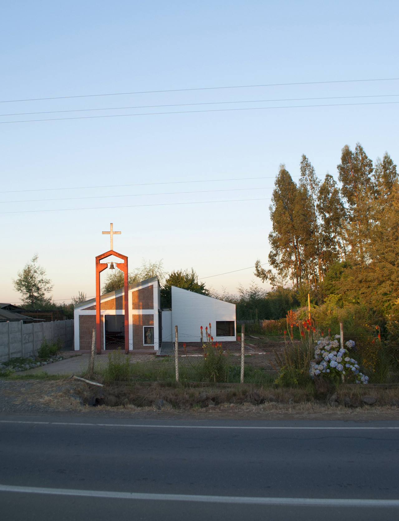 Galería de Rehabilitación de capilla rural en Teno: una extensión del ...
