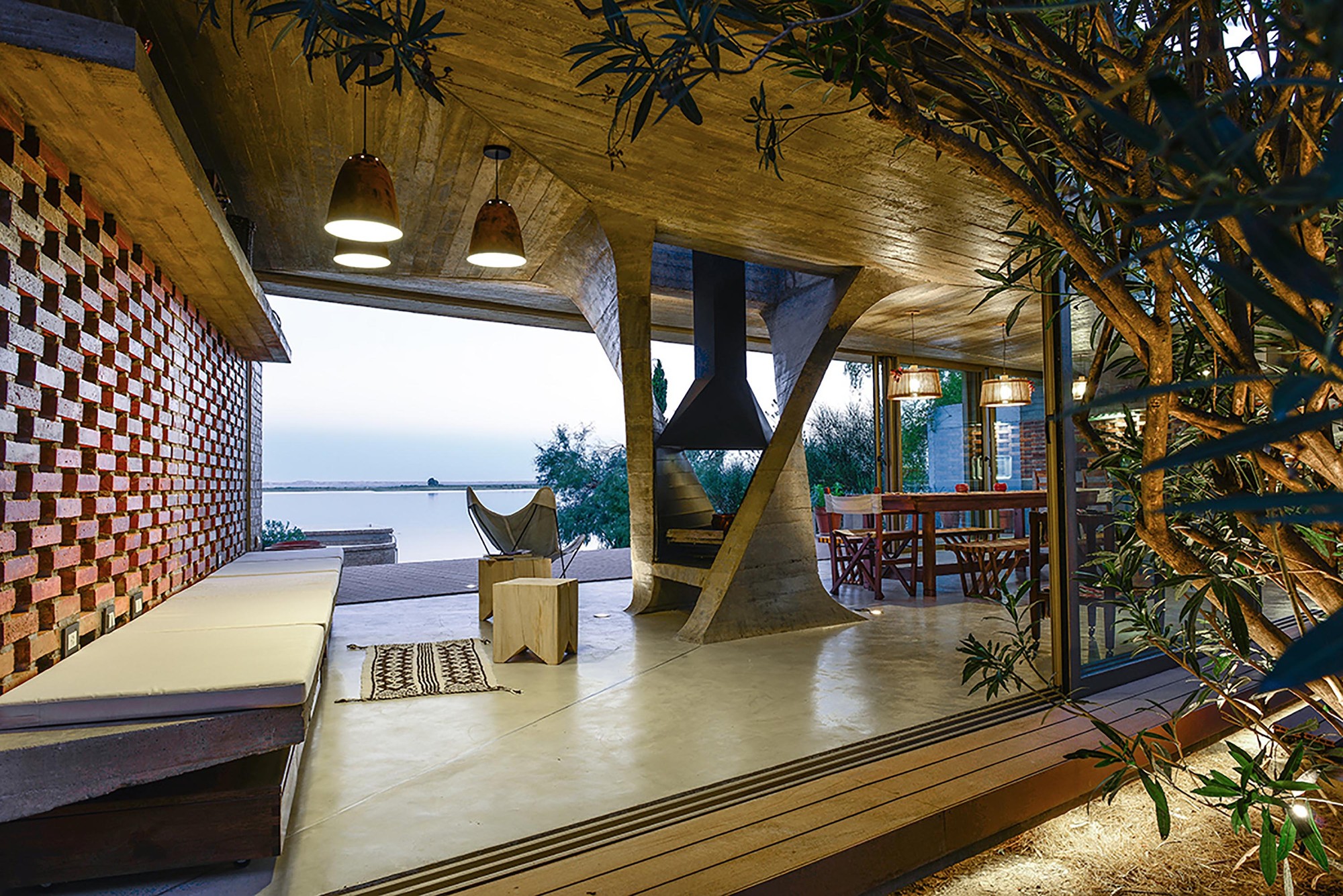 Gallery of One Column House / NE-AR - 10