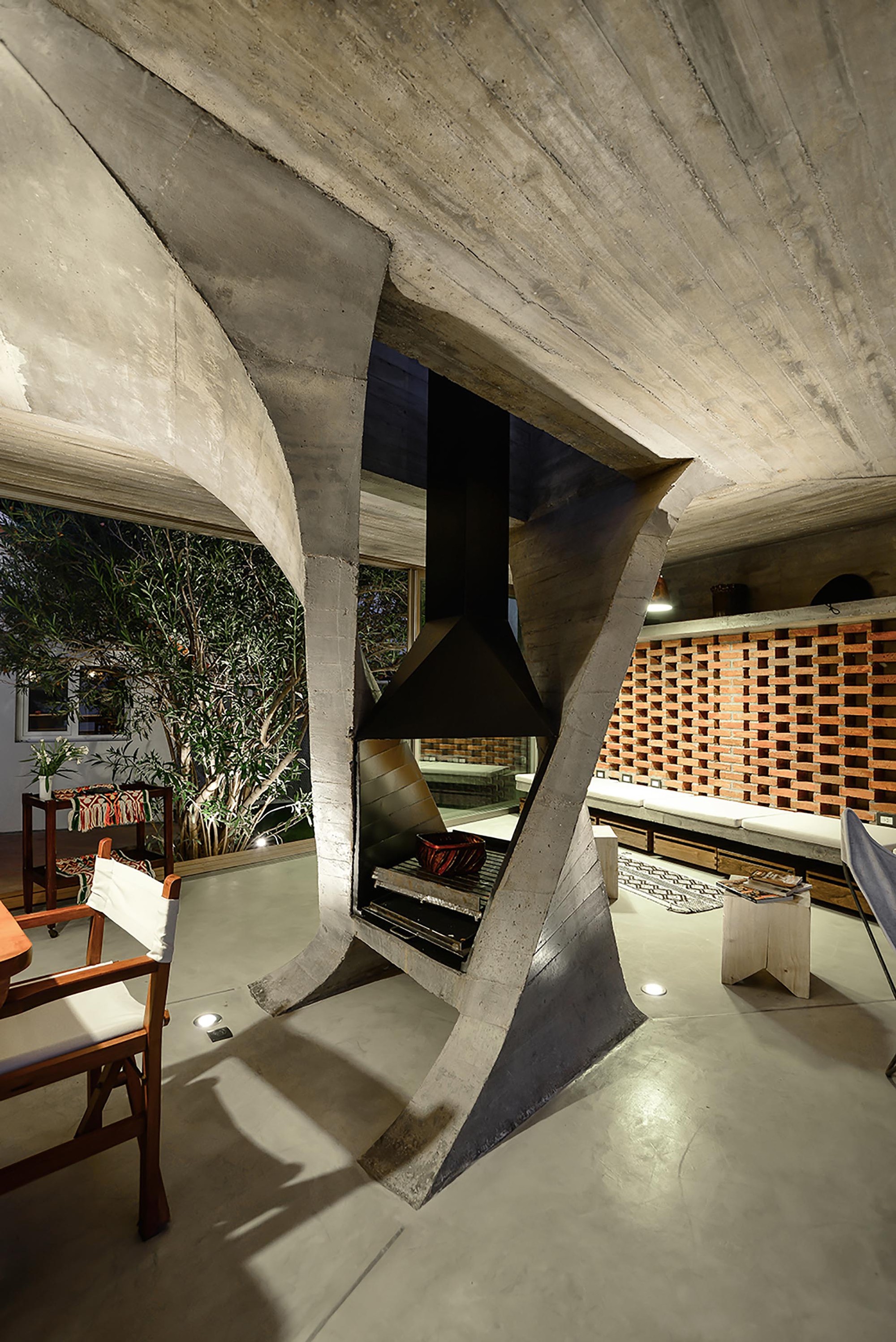 Gallery of One Column House / NE-AR - 9