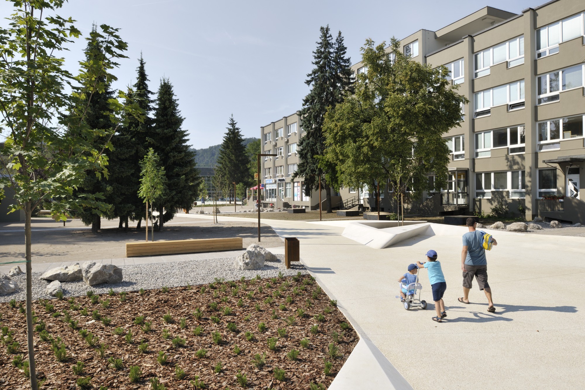 Gallery of Promenada / Enota - 27