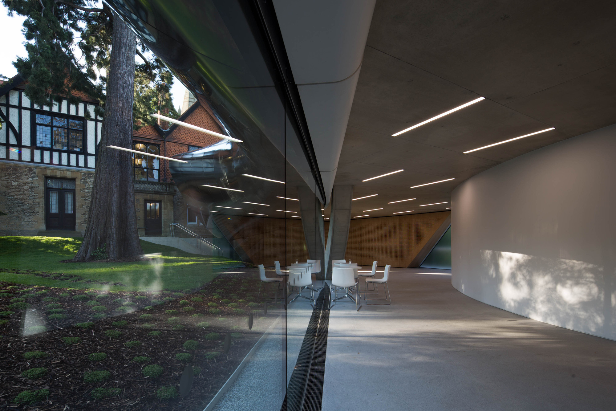 Galería de Edificio Investcorp / Zaha Hadid Architects - 7