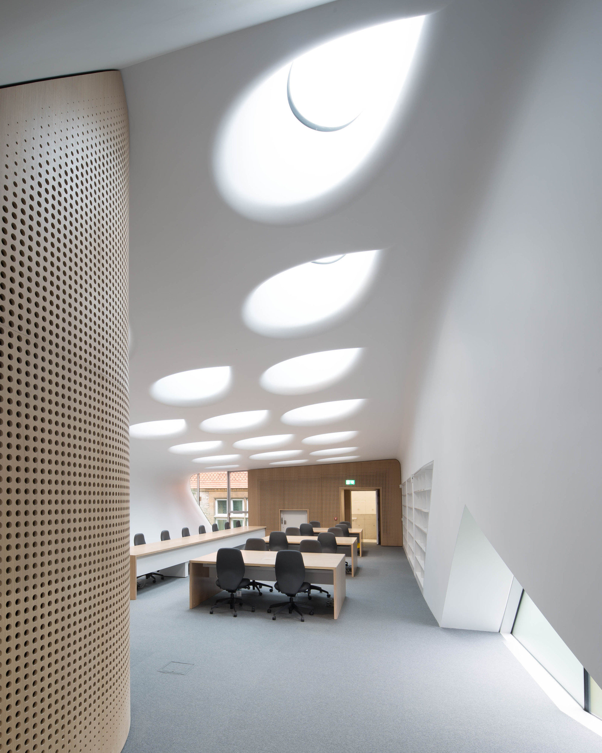 Gallery of The Investcorp Building / Zaha Hadid Architects - 8