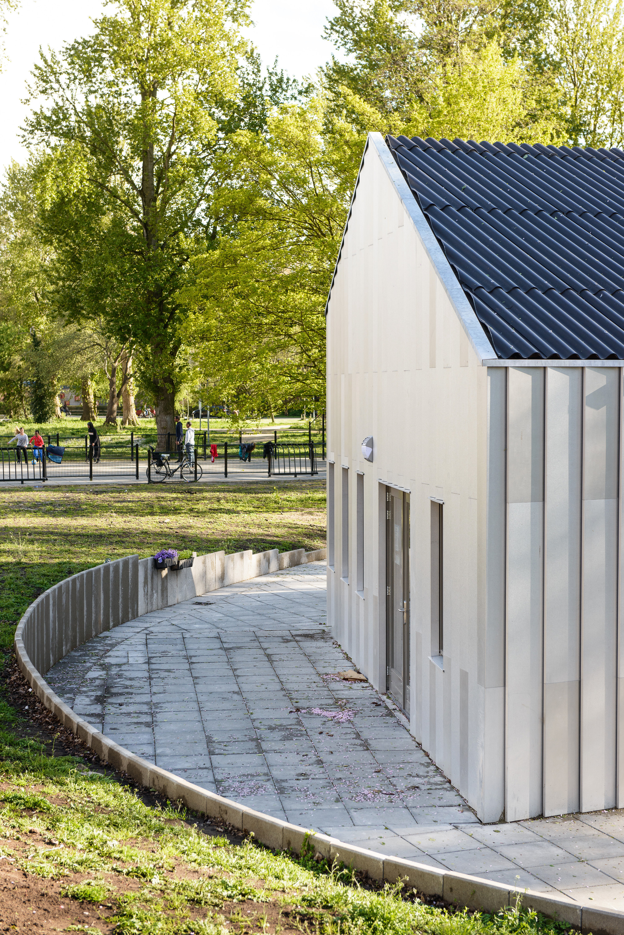 Gallery of Community Center in Groningen / Kwint Architecten - 12