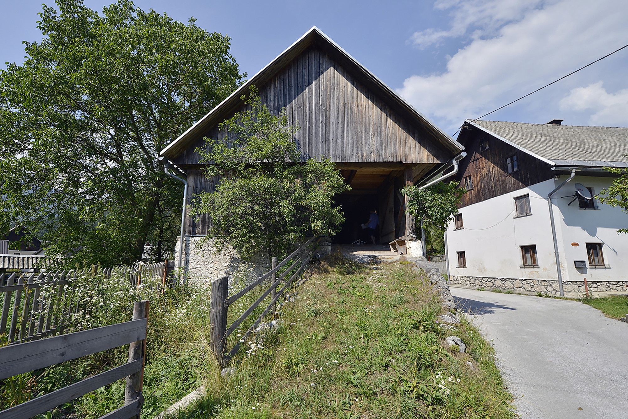 Gallery of Alpine Barn Apartment / OFIS Architects - 22