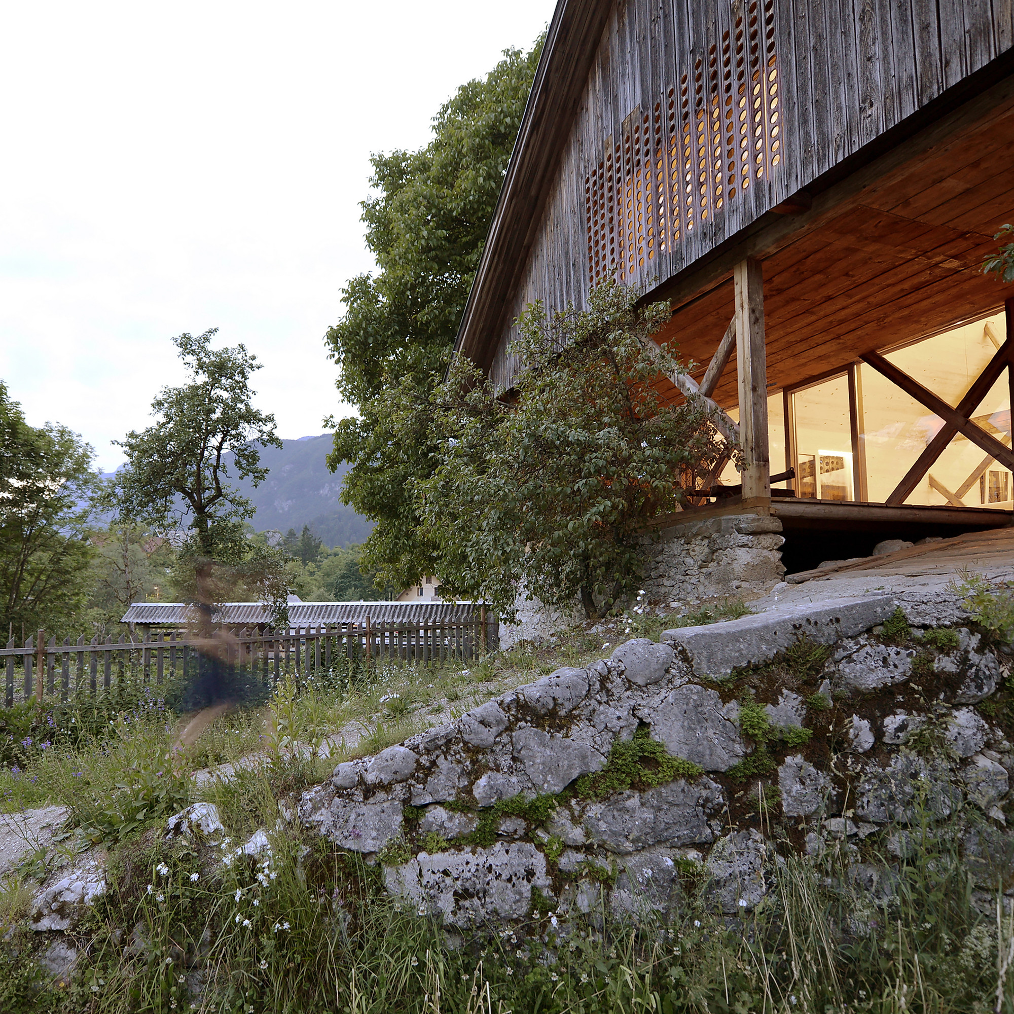 Gallery of Alpine Barn Apartment / OFIS Architects - 9