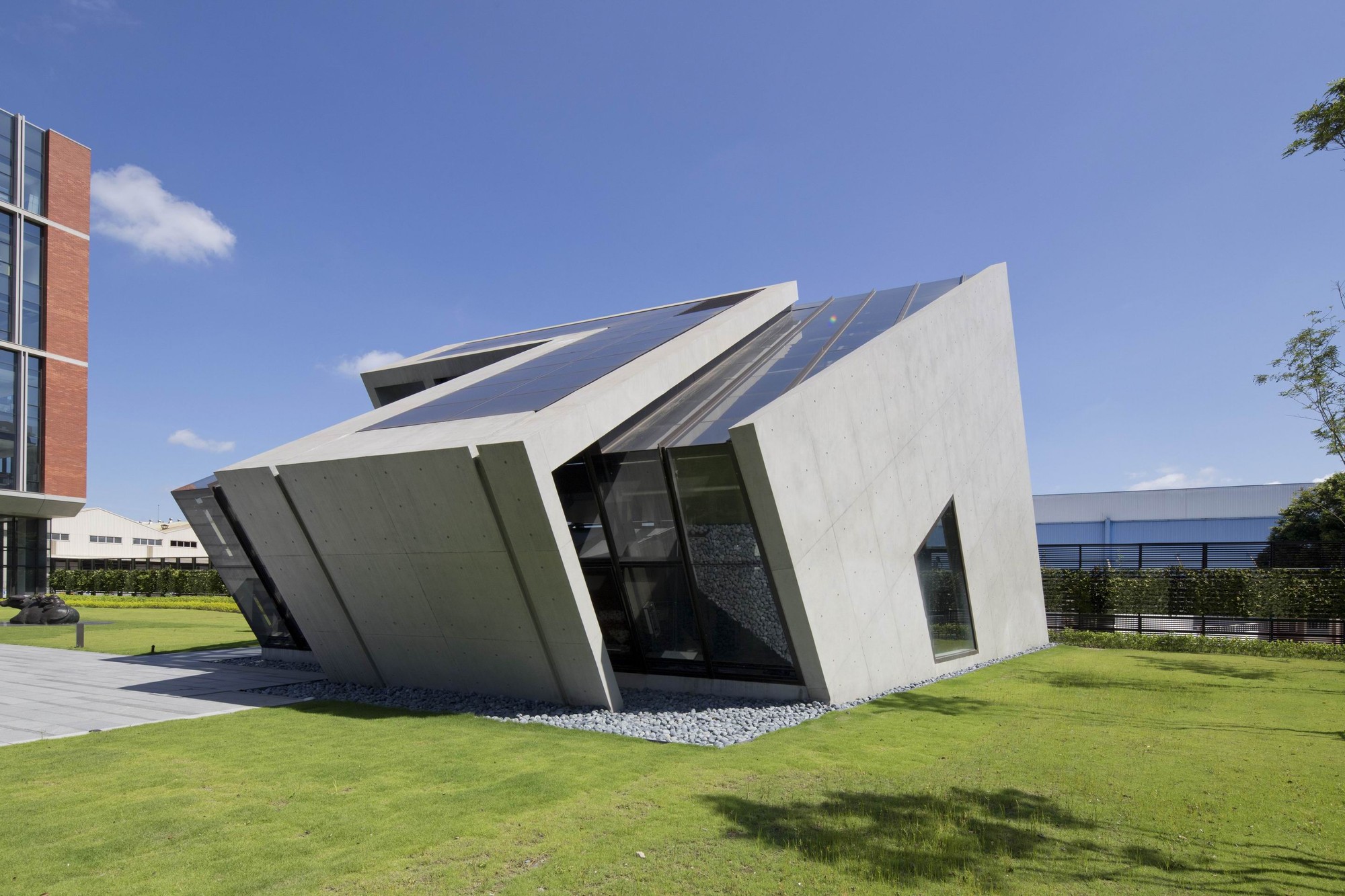 Gallery of Advantech Linkou Campus Phase 1 / JJP Architects & Planners - 12