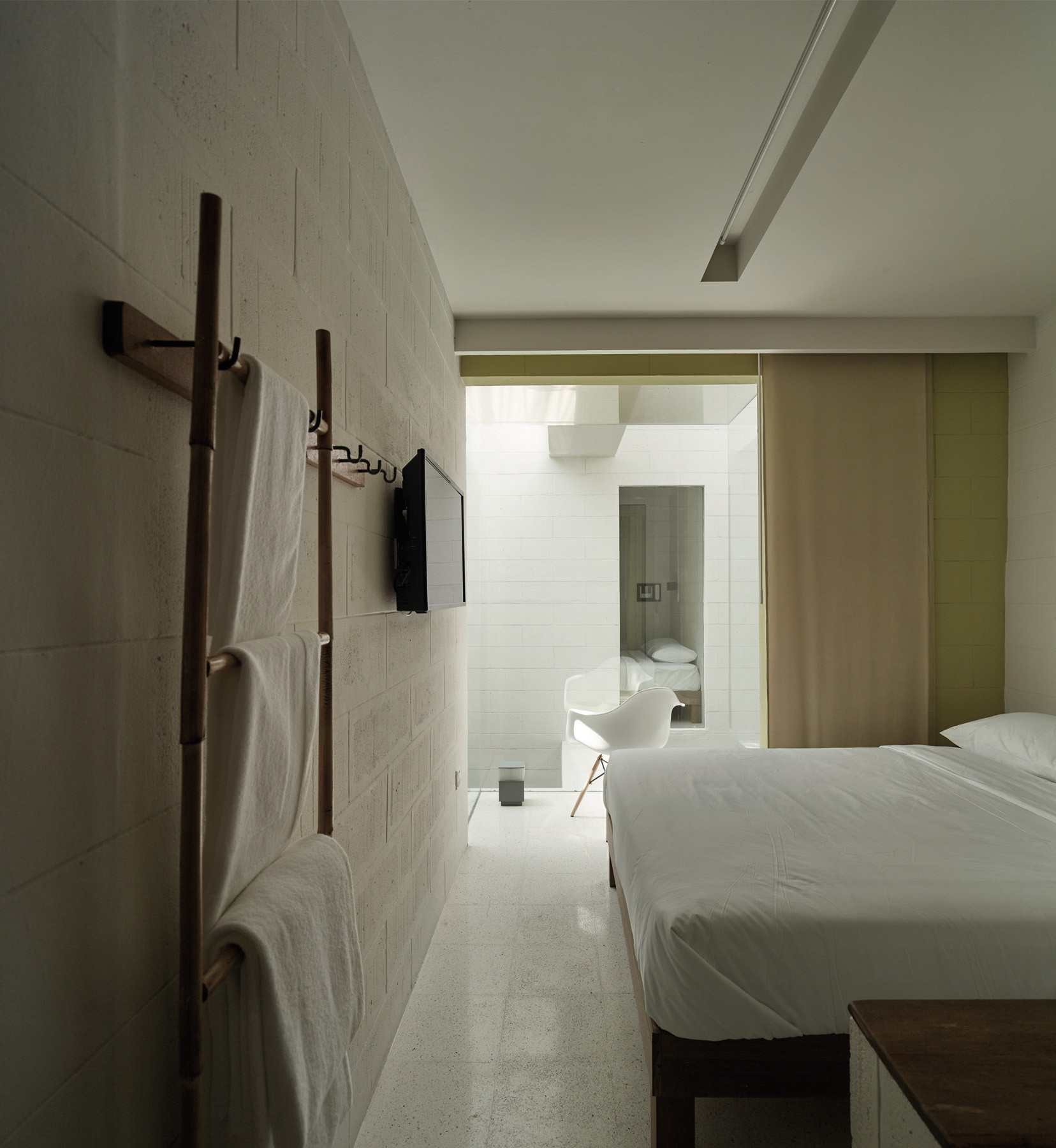 Gallery of Lantern Hotel / ZLGdesign - 7