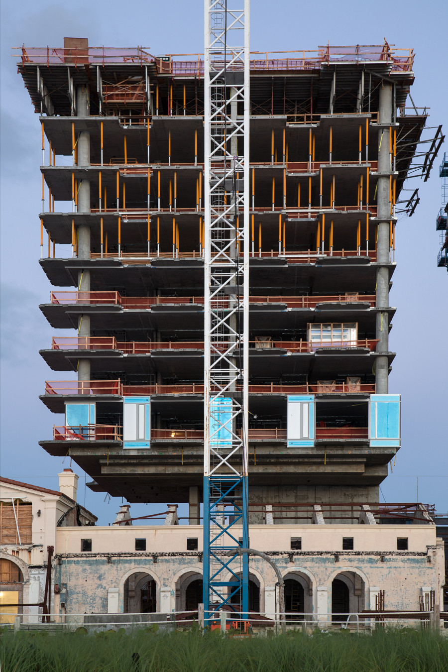 Gallery of Richard Meier Tops Out on Florida Beach "Surf Club" - 2