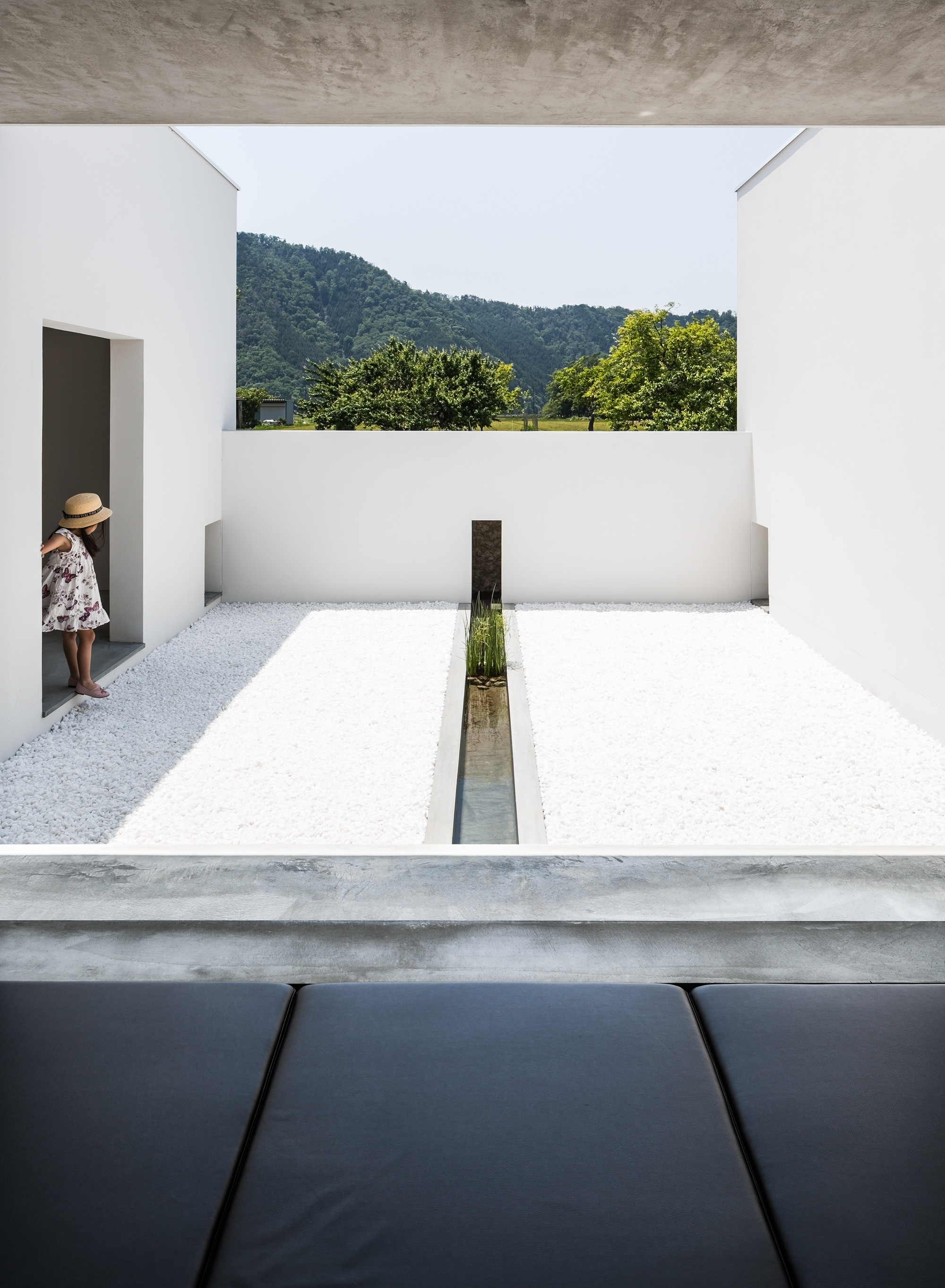 Gallery of Courtyard House / FORM | Kouichi Kimura Architects - 20