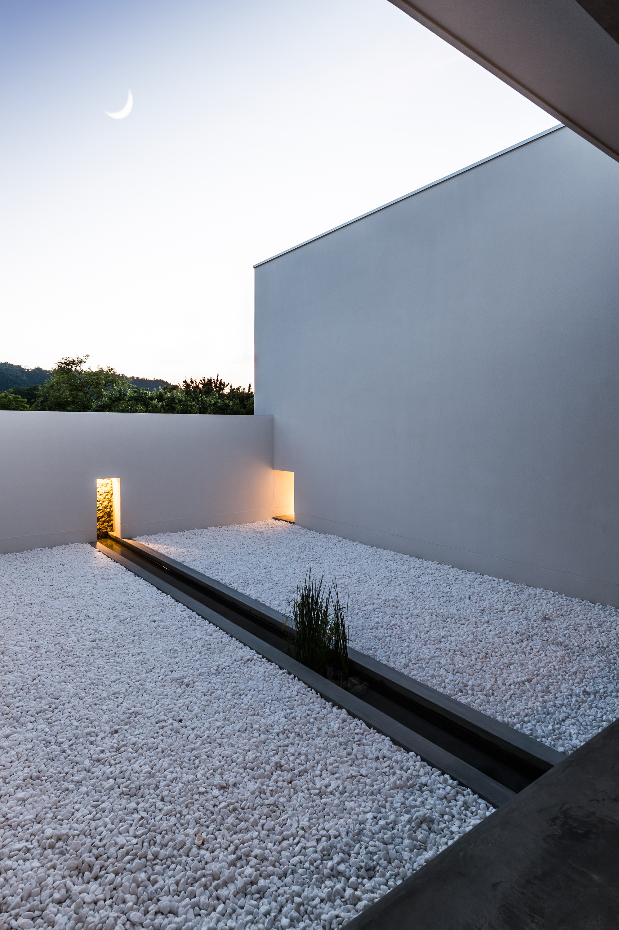 Gallery of Courtyard House / FORM | Kouichi Kimura Architects - 10