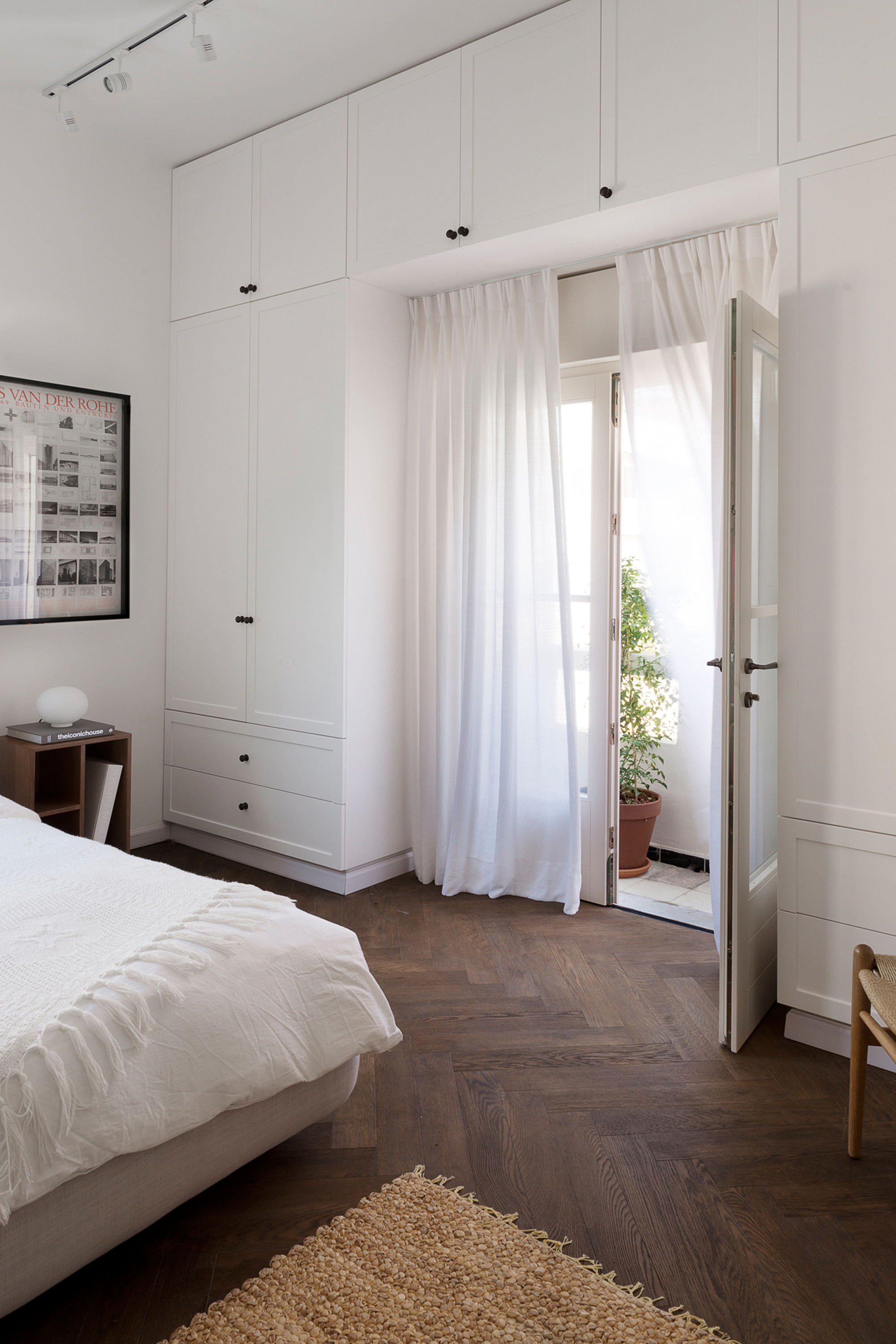 Gallery of Bauhaus Apartment Redesign / RUST architects - 17