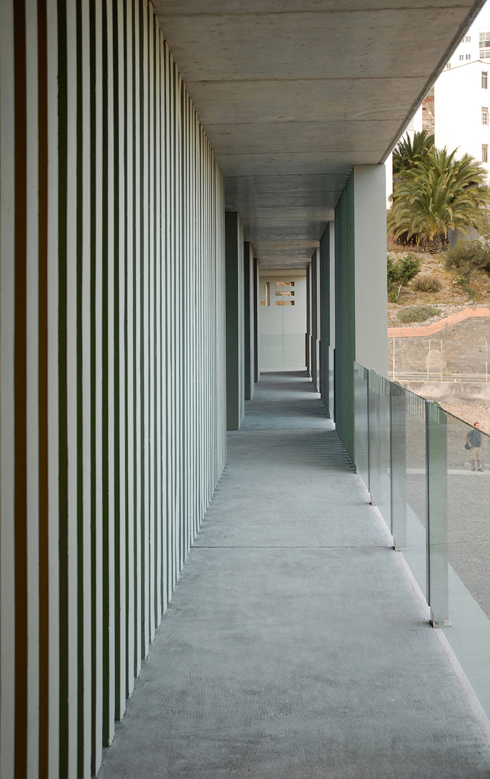 Gallery of El Lasso Community Center / Romera y Ruiz Arquitectos - 16