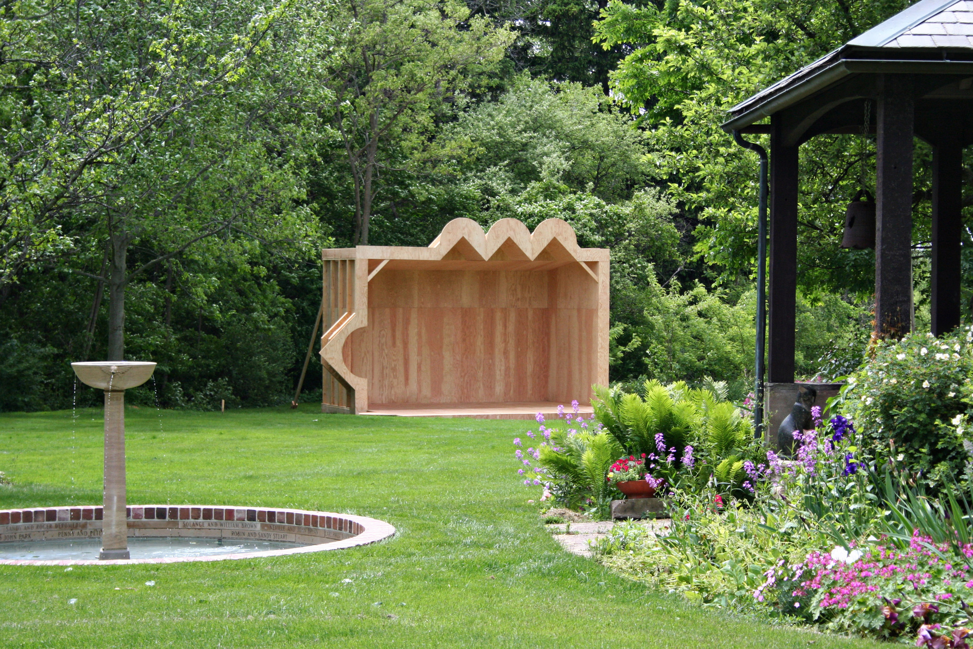 Galeria de Design With Company e Arup criam teatro "Shaw Town" em ...